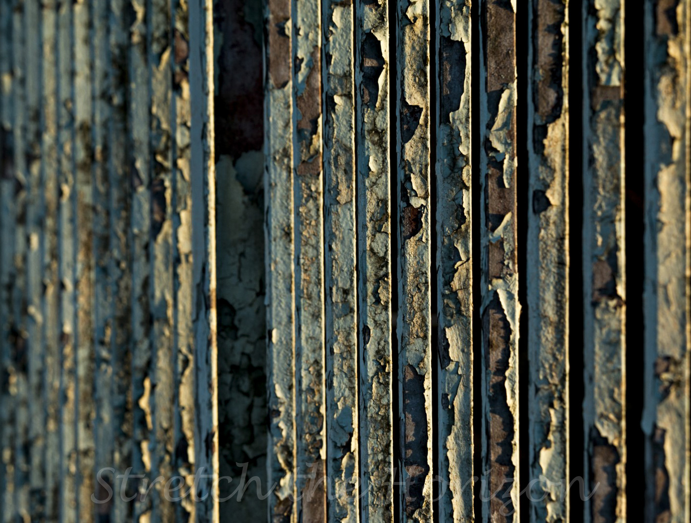 Peeling railings | Stretch the Horizon